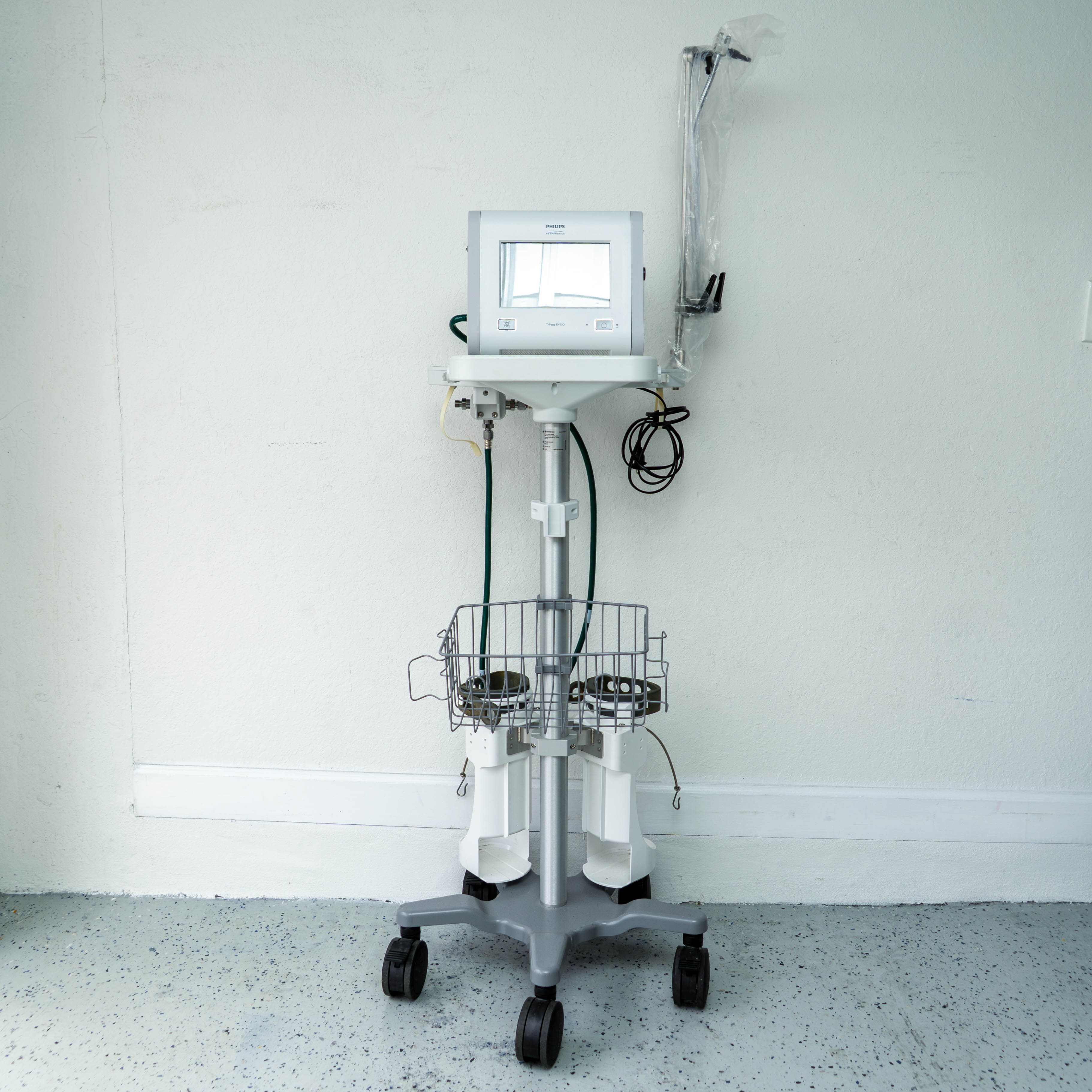 Philips Respironics Trilogy EV300 Portable Ventilator with Rolling Car ...