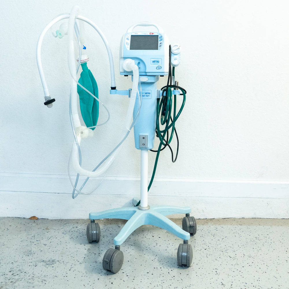 NEWPORT HT70 - Respiratory Ventilator Includes O2/Oxygen Mixer, P Circ ...