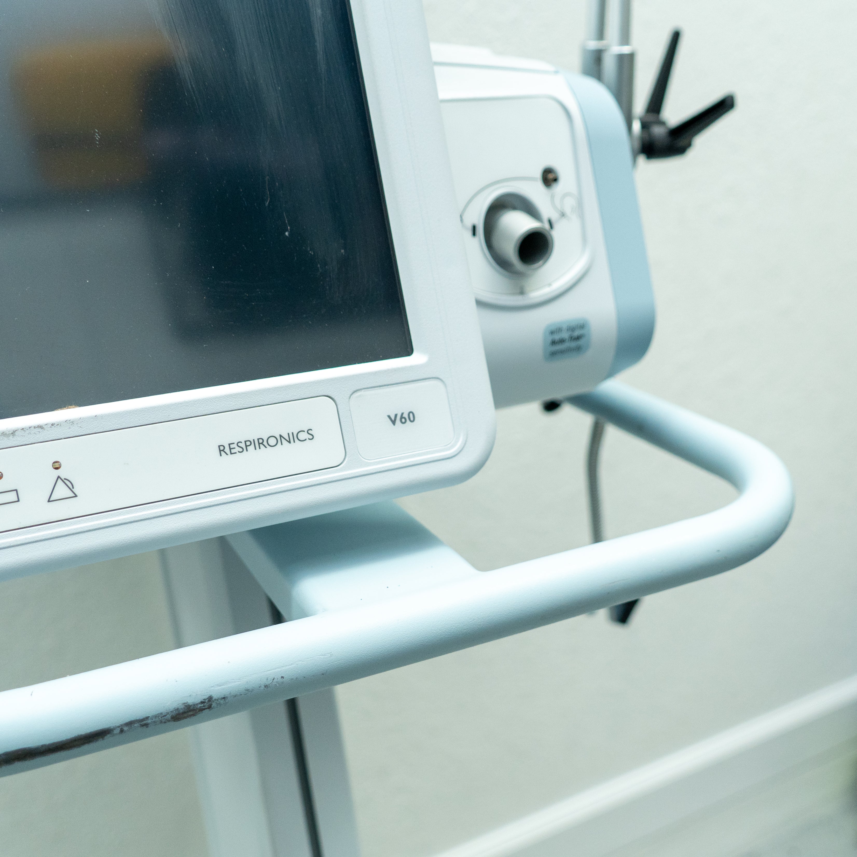Philips Respironics V60 Ventilator with Rolling Stand – Refurbished ...